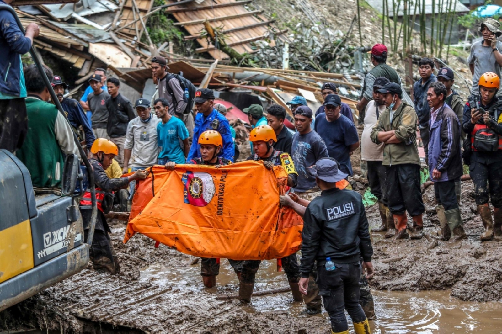 16 dead, 7 missing in Indonesia floods