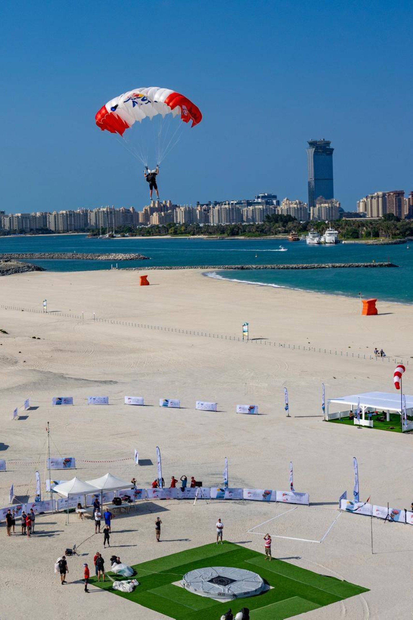 Battle for top spot hots up at Dubai World Parachuting Championship