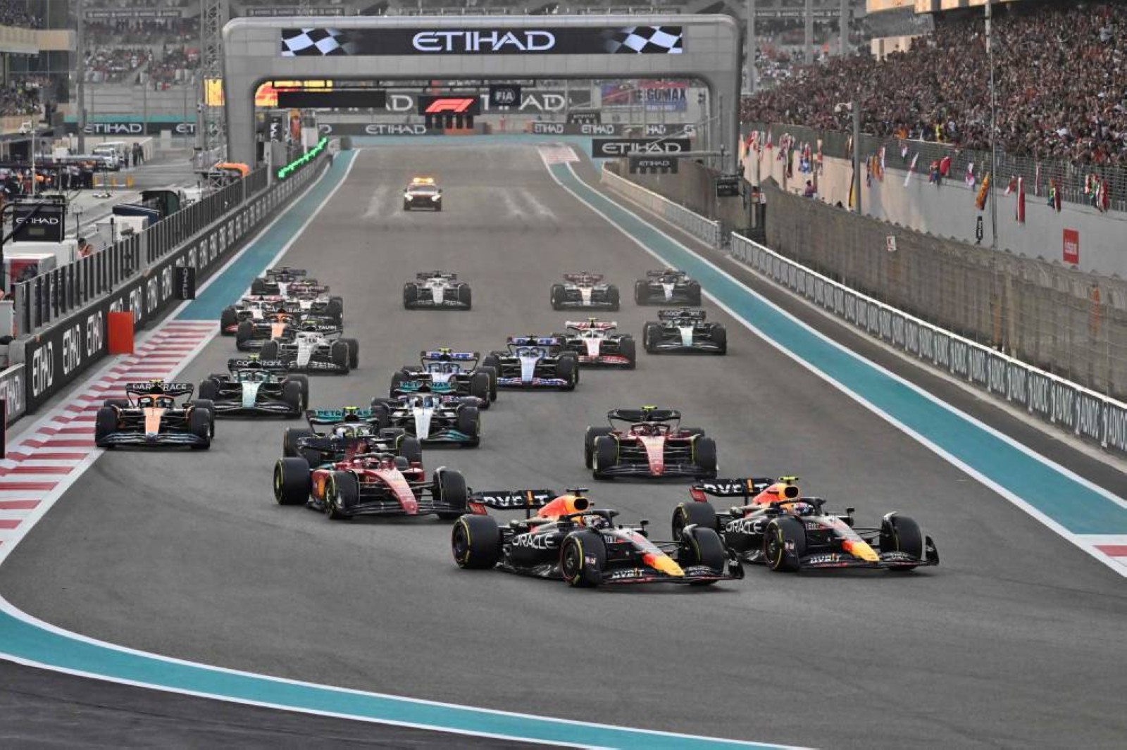 F1 teams arrive for season-ending Abu Dhabi Grand Prix
