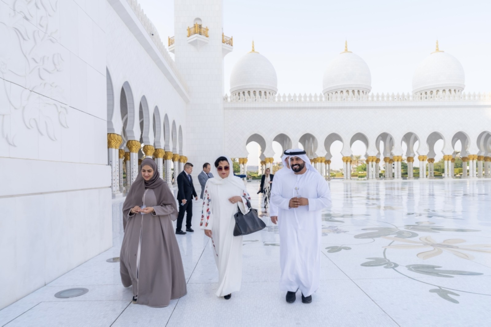 Ecuador minister visits Sheikh Zayed Mosque