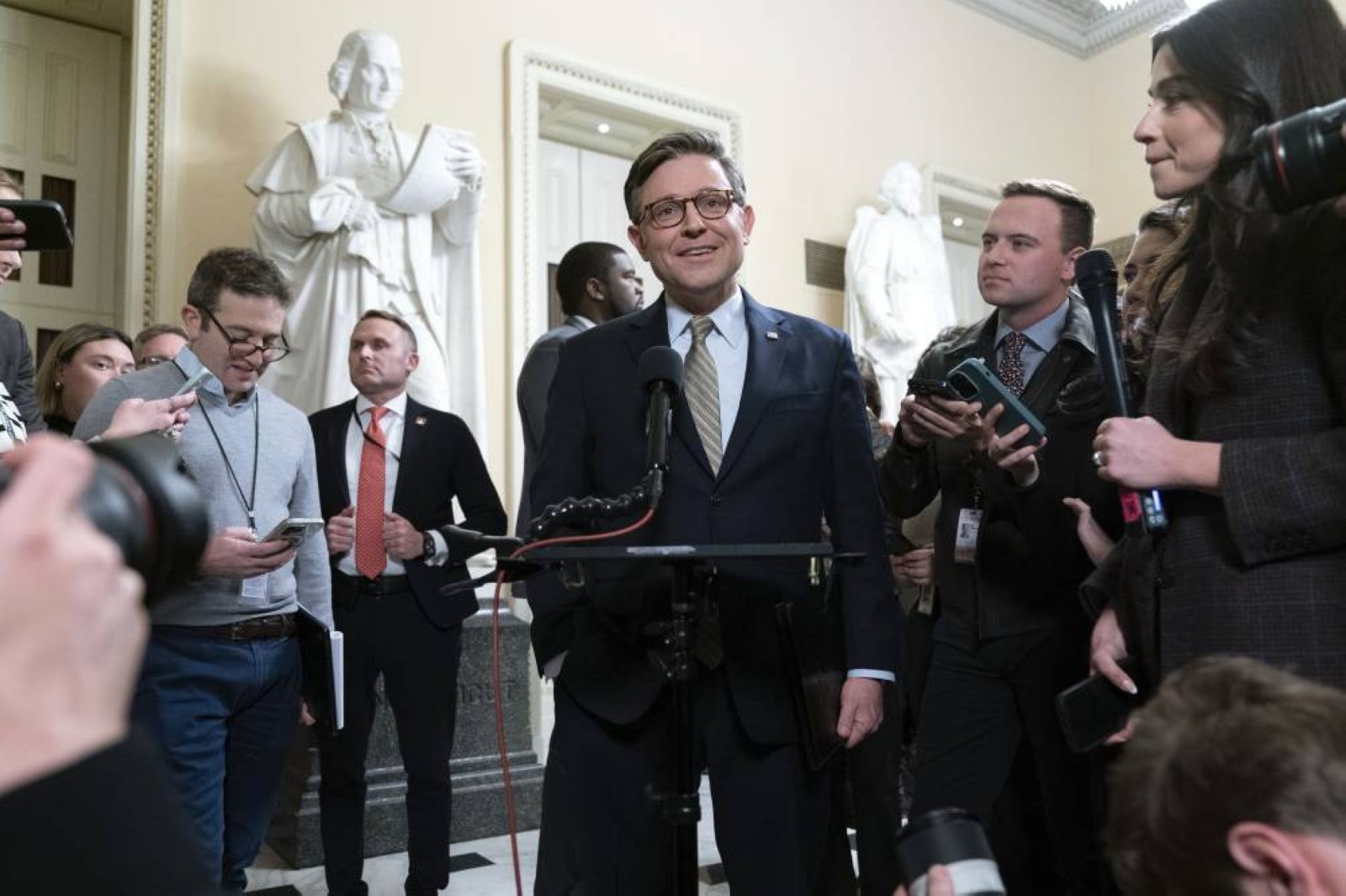 US Senate passes government funding bill, averts shutdown