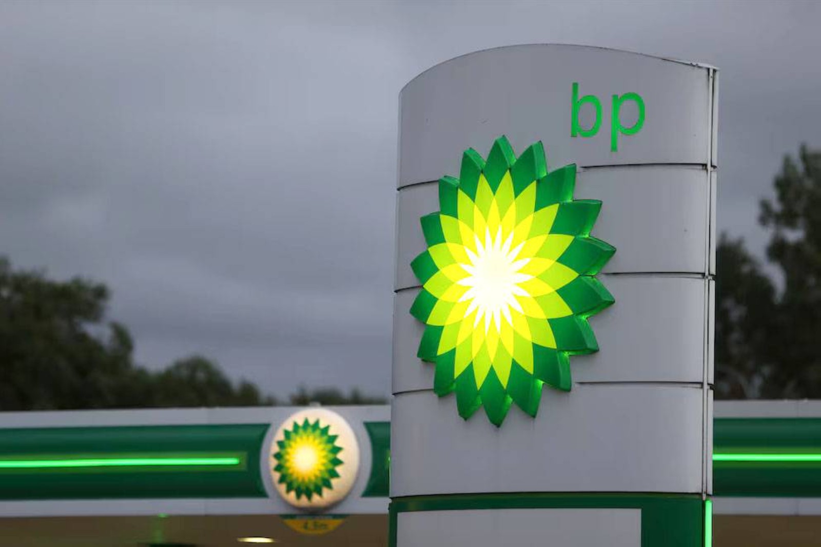 European oil majors backtrack on renewables