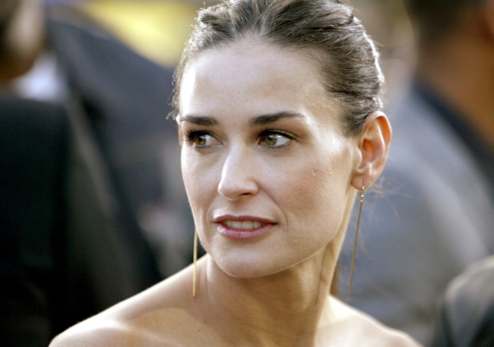 Comeback queen Moore eyes Oscar with sensational performa...