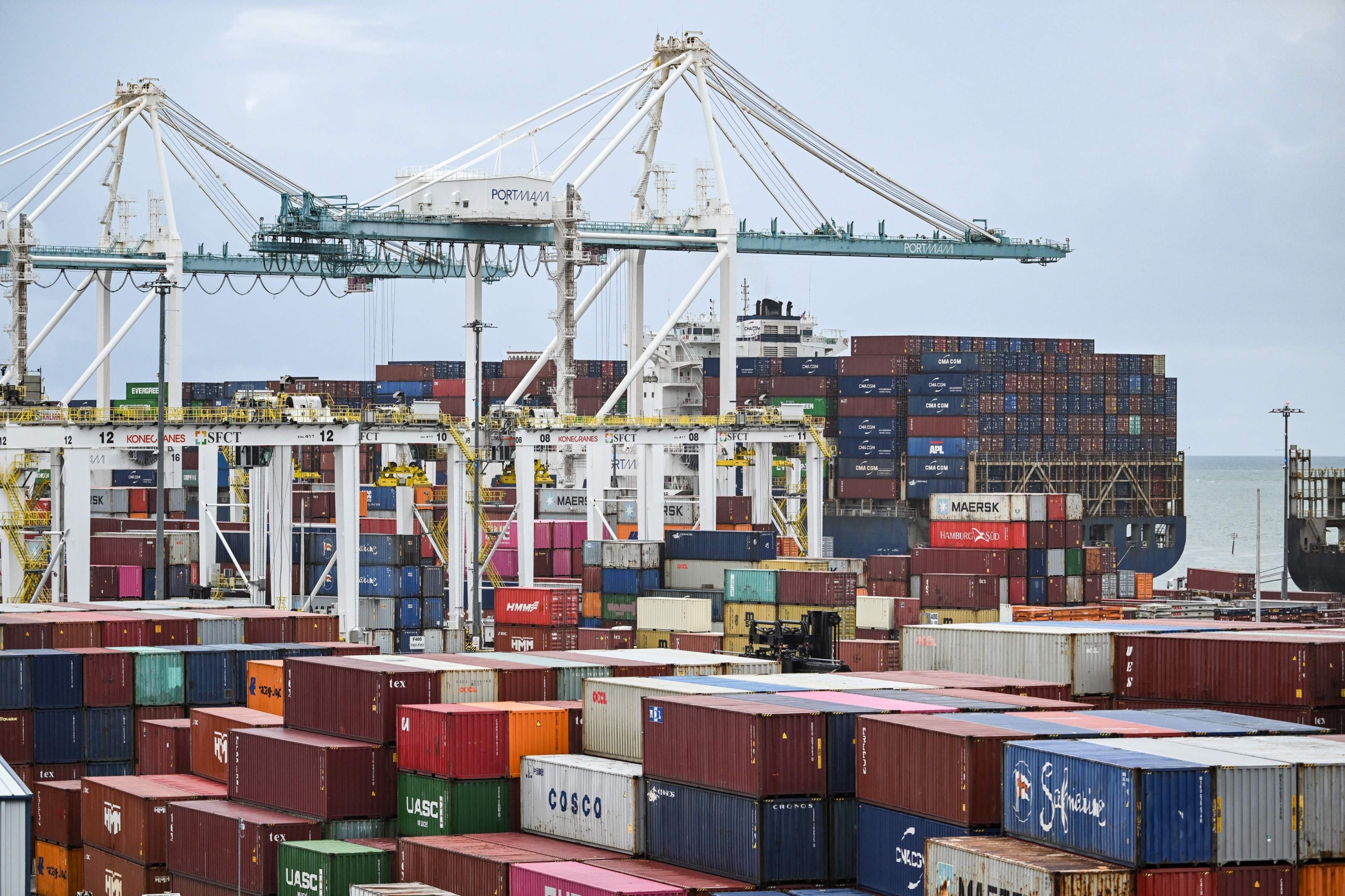 Canada's trade deficit shrinks to $4.9 billion in July