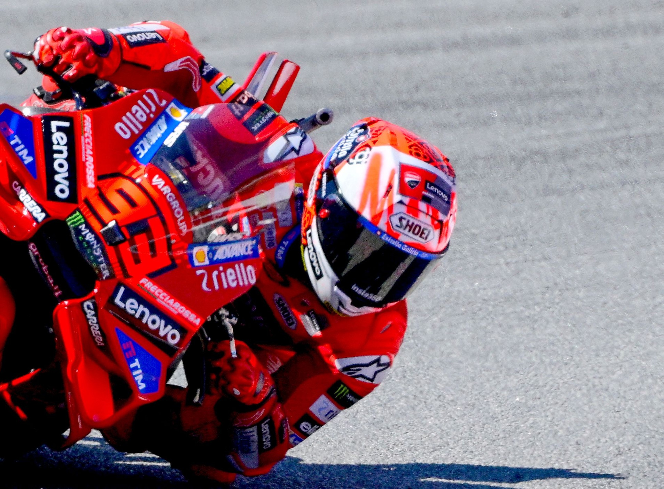 Marquez claims Catalunya MotoGP Sprint as brother Alex crashes out