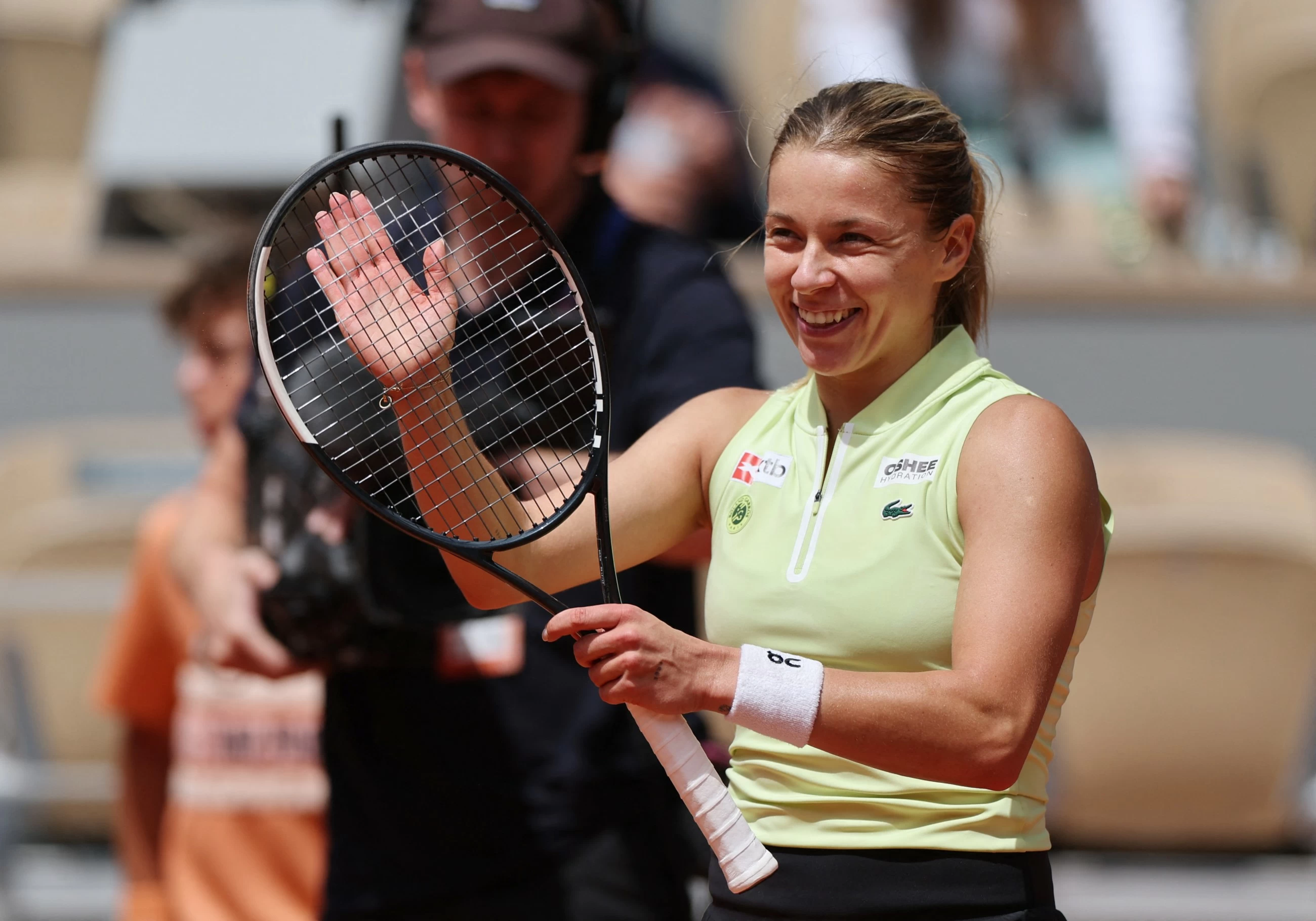 Chwalinska’s dream run continues, Shnaider stuns top seed Sabalenka